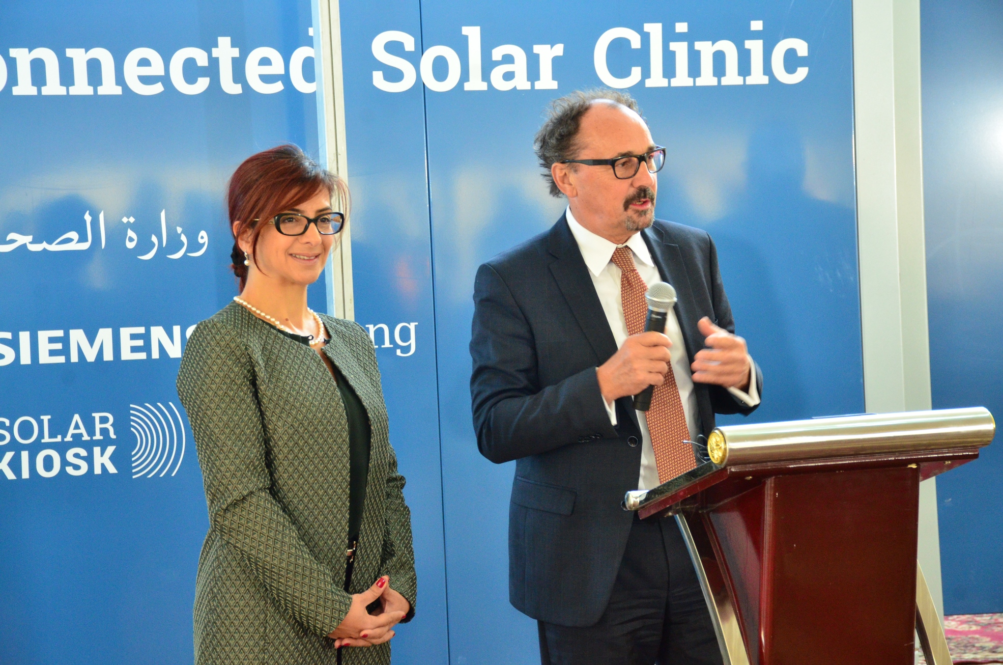 Rolf Huber eröffnet die Connected Solar Clinic - Siemens Stiftung